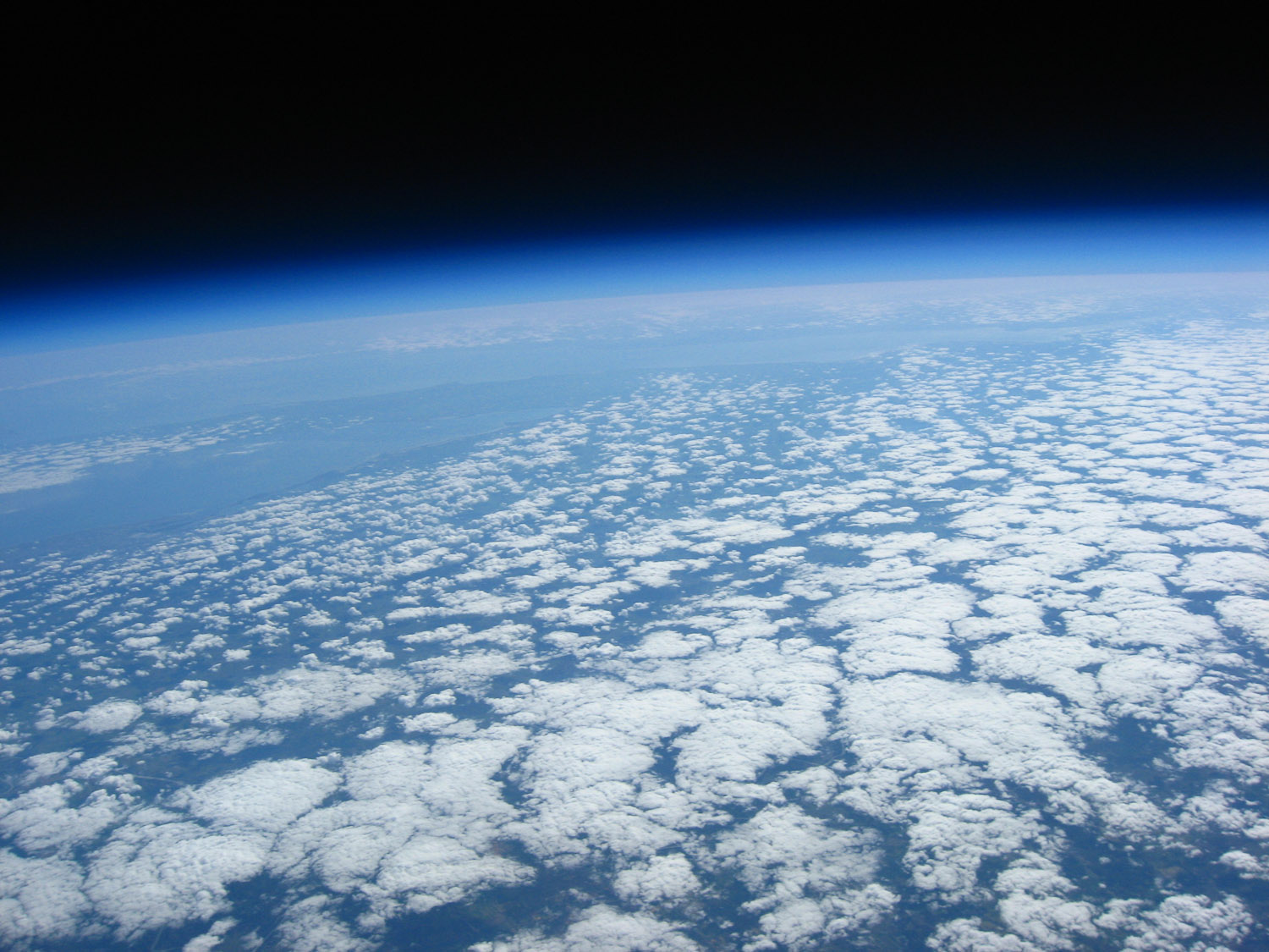 Earth from 35km captured by Horus 7 | AMSAT-UK